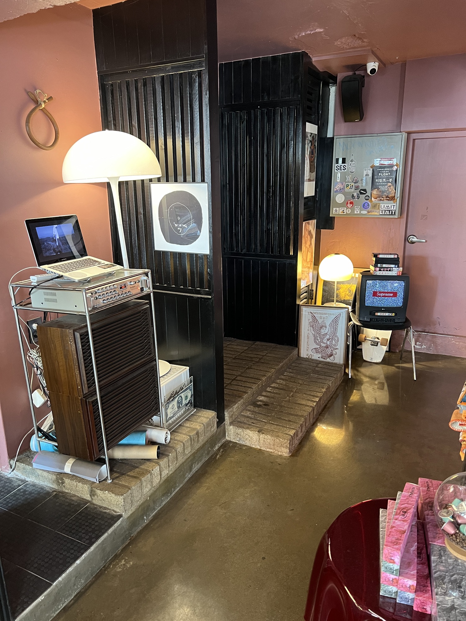 Nimbus coffee, cool coffee shop on Itaewon – EAT, BUY, TRAVEL (EBT)